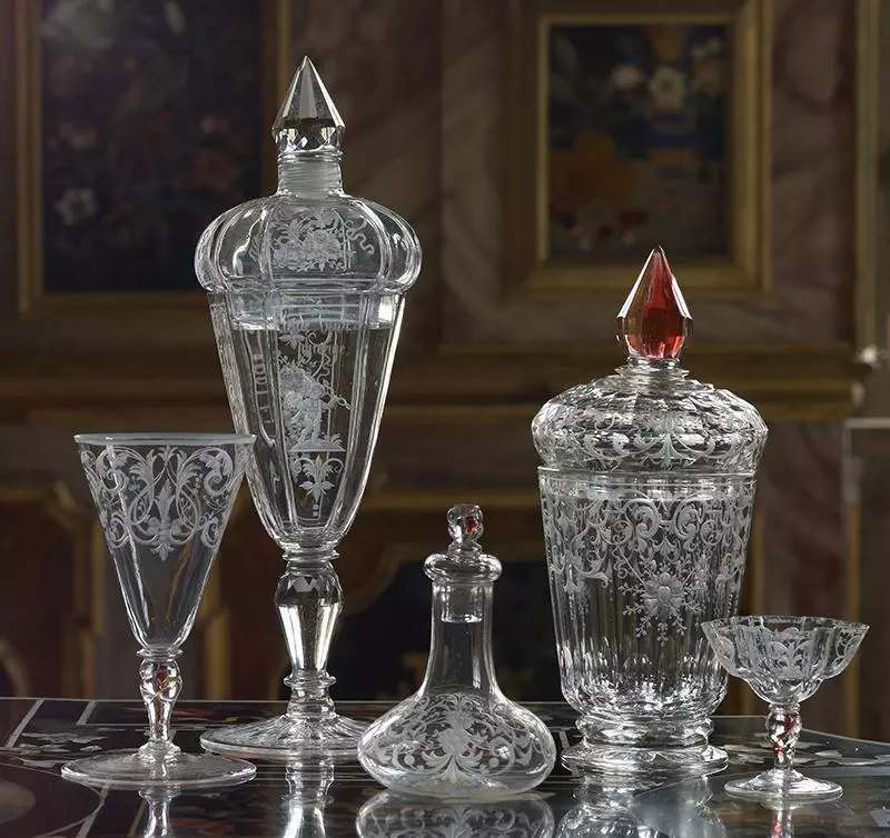 Ornamental glassware store